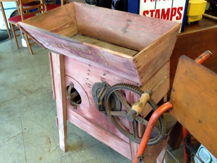 Photo: 1909 Working Pea Sheller – Winfield Antique Mall